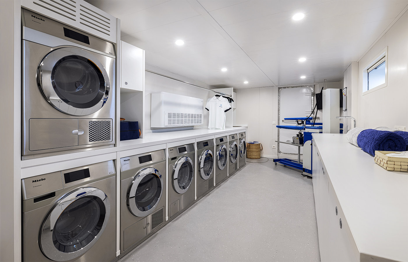 WAYFINDER Yacht Charter Details, Astilleros Armon | CHARTERWORLD Luxury ...